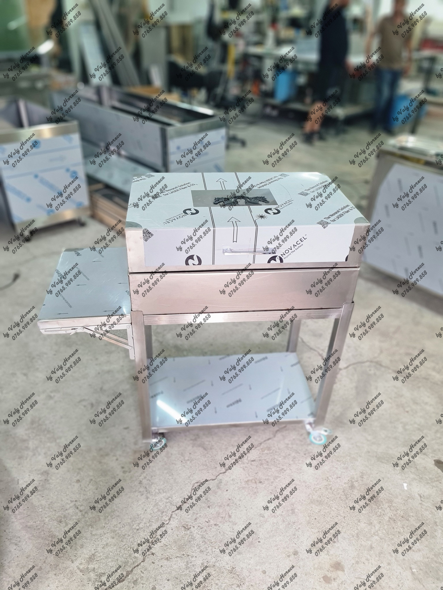 Gratar inox 750x500x1050mm cu șamotă, capac si polita rabatabila, cu ...